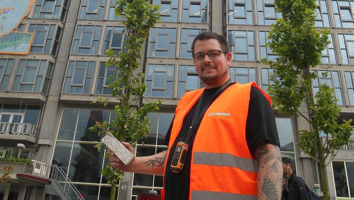 Stationsplein ongeschonden na afbraak loodzware Trap | Rotterdam | AD.nl