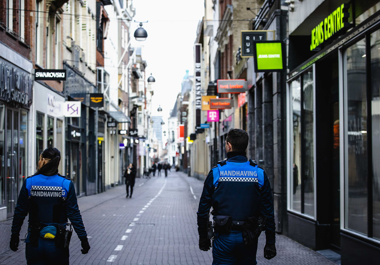 ‘Nog onduidelijk of boa's avondklok mogen handhaven', politie gaat ...