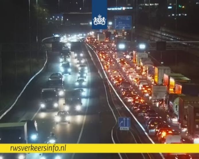 A15 richting Gorinchem vrijgegeven na ongeval bij Hardinxveld ...