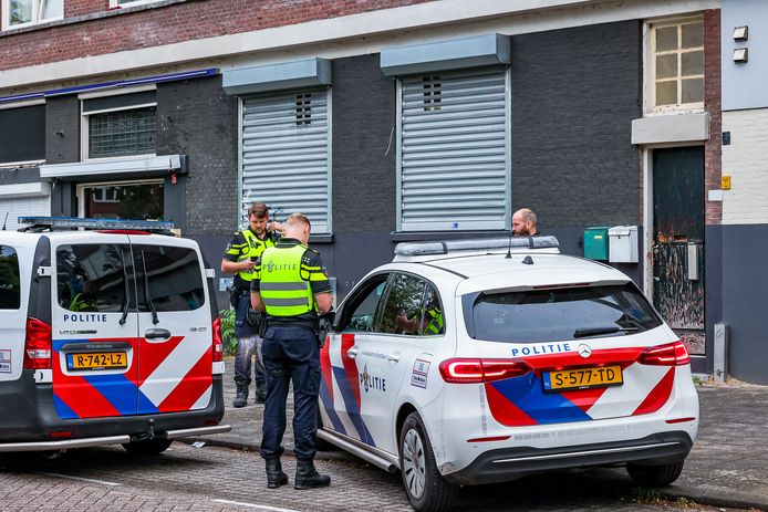 Voordeur van woning in Rotterdam-West beschoten, schutter spoorloos ...