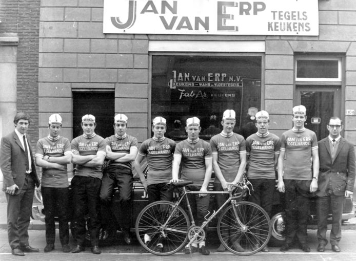 Schijndel ‘racet’ door herinneringen tijdens nostalgisch wielercafé ...
