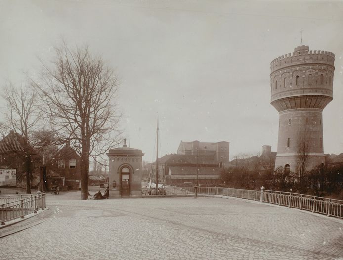 Oude watertoren van Delft is binnenkort te beklimmen en te bezoeken ...