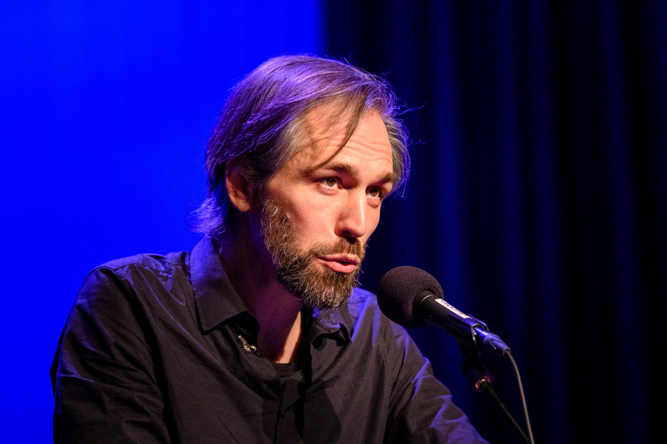 Arthur Adam (42) is stadsdichter van Enschede: ‘De woorden moeten het ...