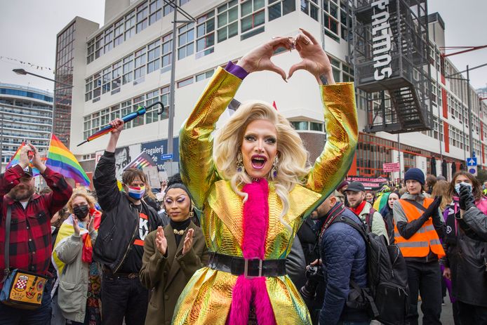 Voorleesmiddag met dragqueens stilletjes vervroegd, dus al afgelopen ...
