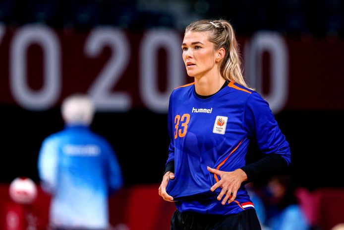 Tess Wester tekent half jaar na geboorte van dochtertje contract bij ...