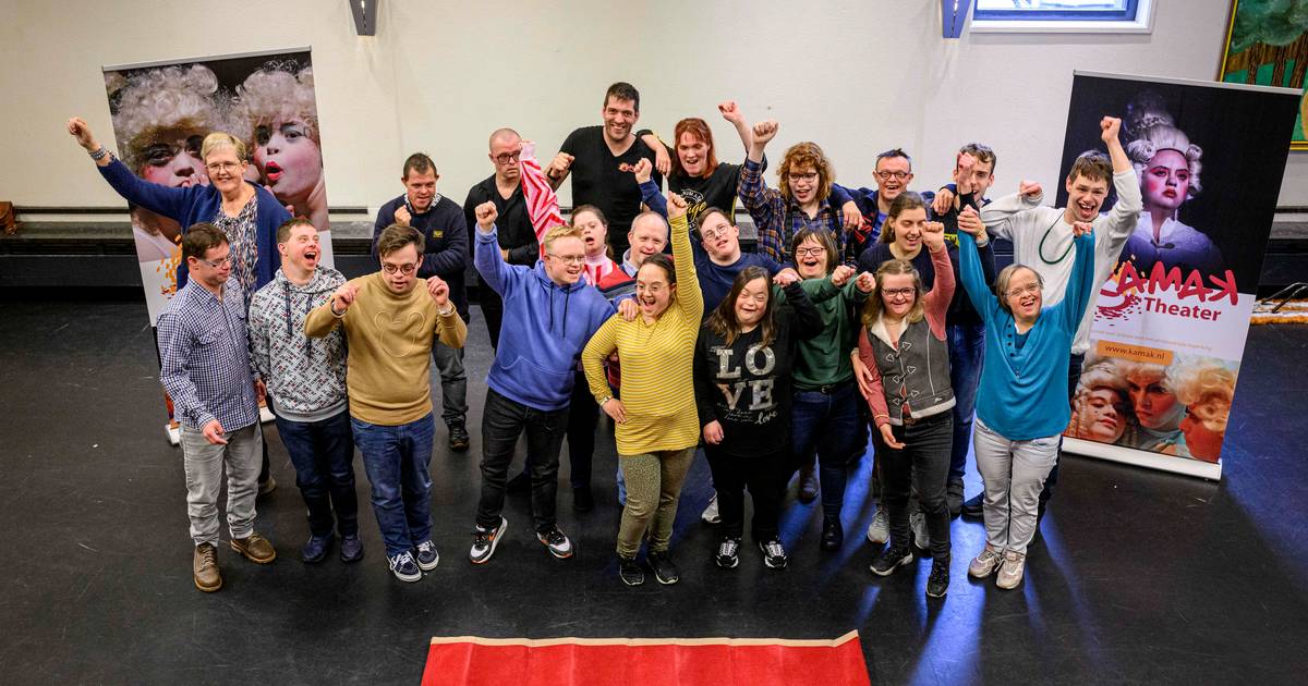 Over de rode loper in Amsterdam: Hengelose theatergroep KamaK haalt het ...
