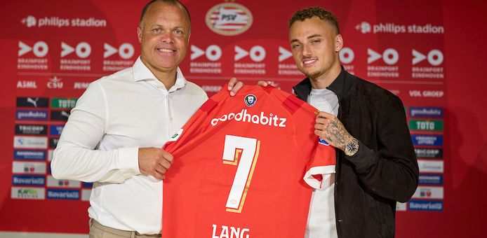 PSV presenteert de nieuwe nummer zeven: Noa Lang tekent een topcontract ...