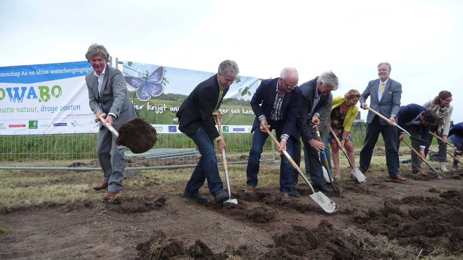 30.000 vrachtwagens grond weg uit Gement Vught | Foto | AD.nl