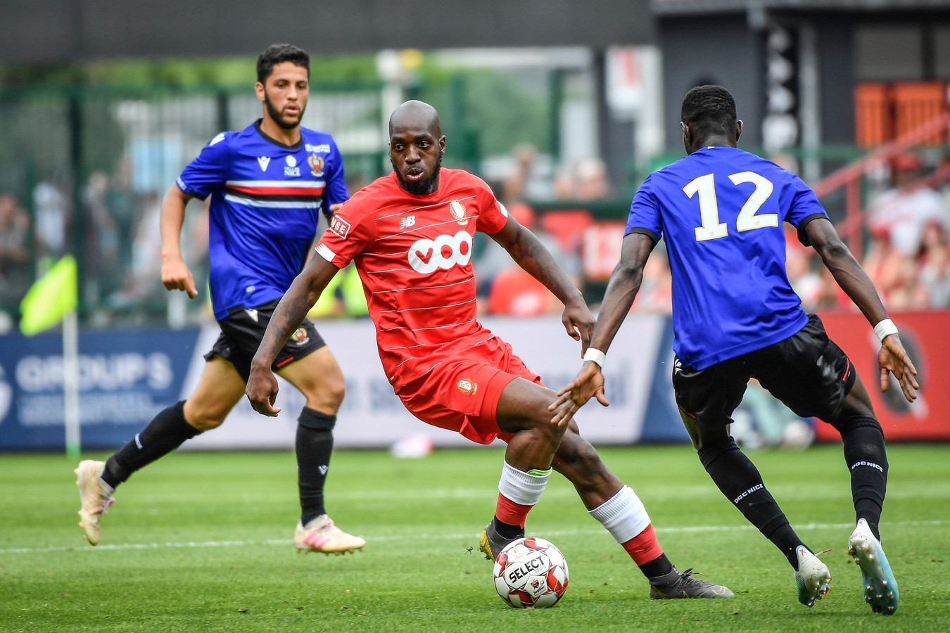 Standard-speler Cavanda crasht met zijn McLaren | Foto | hln.be