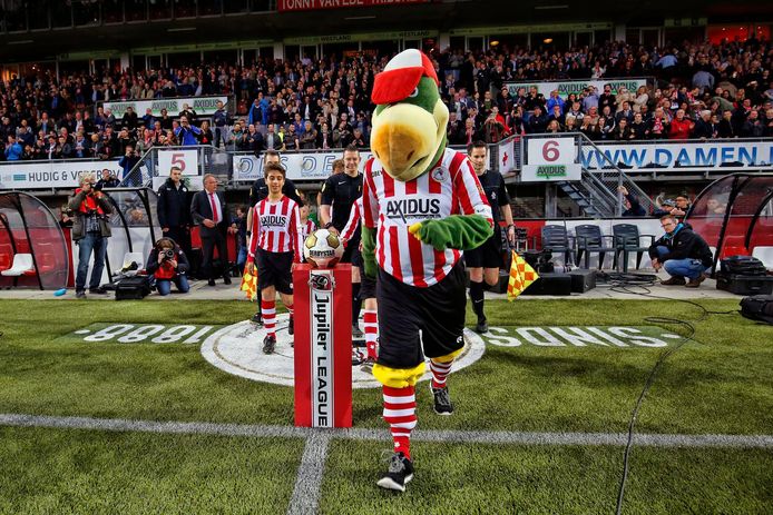 Feestje voor jonge fans in voetbalstadions | Rotterdam | AD.nl