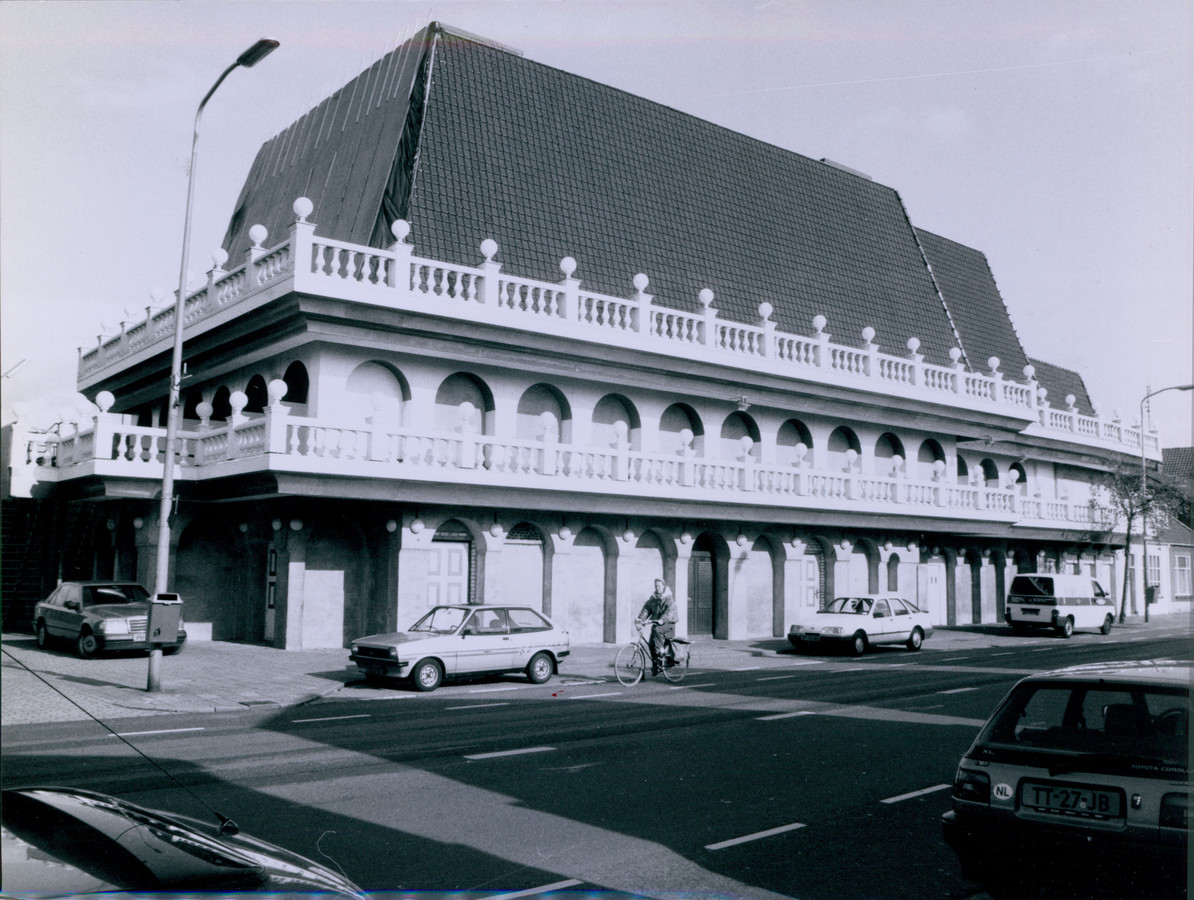 Met pijn in het hart sluit Sander Leurink de laatste grote discotheek ...