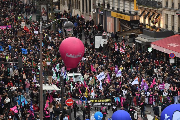 Bijna 3 miljoen mensen protesteren volgens vakbond tegen verhoging ...