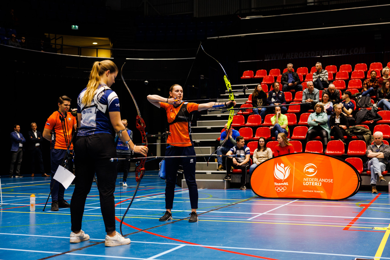 Boogschutters hele dag aan de bak bij NK handboogschieten indoor in Den ...