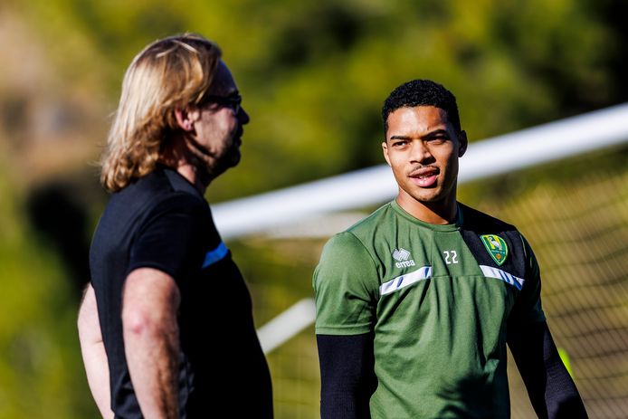 Na kerst in Texas en trainingen in Spanje is Justin Ché helemaal terug ...