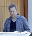Matthew Perry schrijft memoires over verslaving, liefde en lange ...