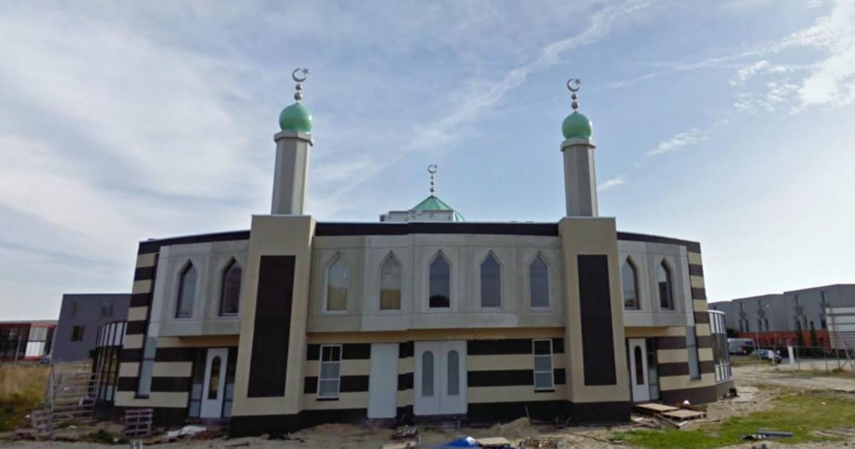 Voorzitter Almeerse Al-Raza moskee op non-actief | Home | AD.nl