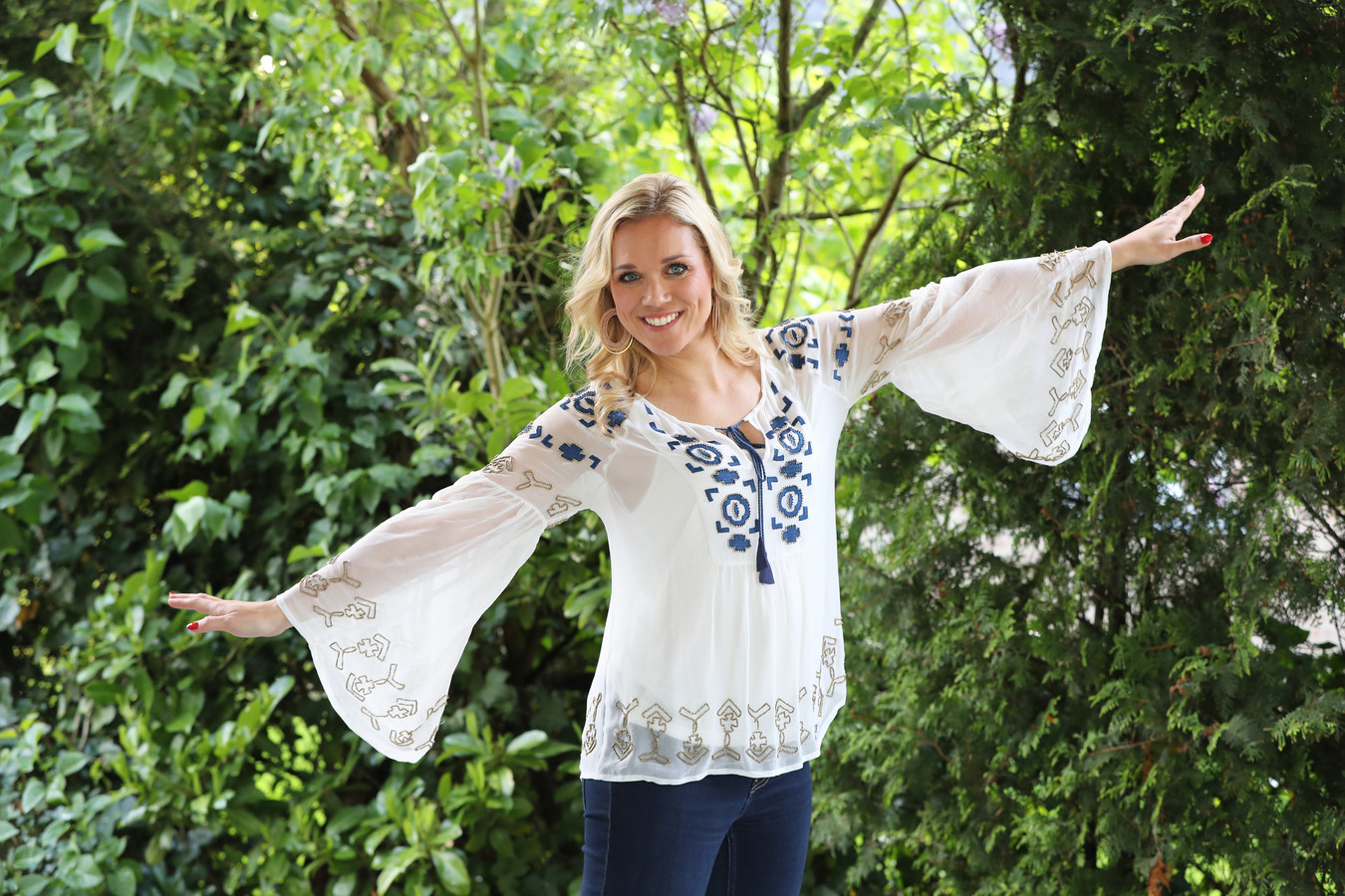 Ex-miss Virginie Claes presenteert Miss België 2019 | Foto | hln.be