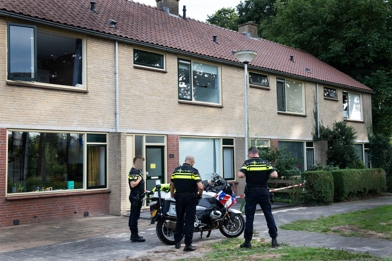 Vrouw (49) overleden na steekpartij, zoon van haar vriend aangehouden ... Vrouw (49) overleden na steekpartij, zoon van haar vriend aangehouden ...