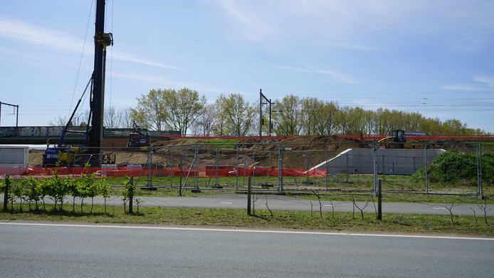 Bouw van nieuwe fietsbrug over E34 uit de startblokken | Beveren | hln.be