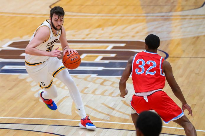 6000 kilometer van de sporthal in Heeze werkt Kenan Sarvan aan zijn ...