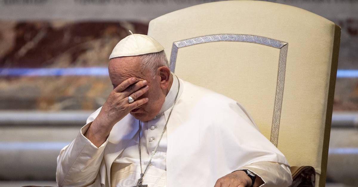 Paus Franciscus (86) opnieuw opgenomen in het ziekenhuis | Buitenland ...