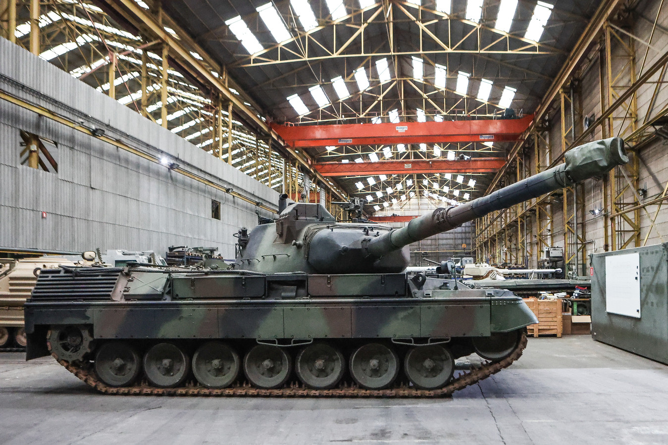 Hoezo België heeft geen Leopard-tanks? Freddy heeft er 50 in zijn ...