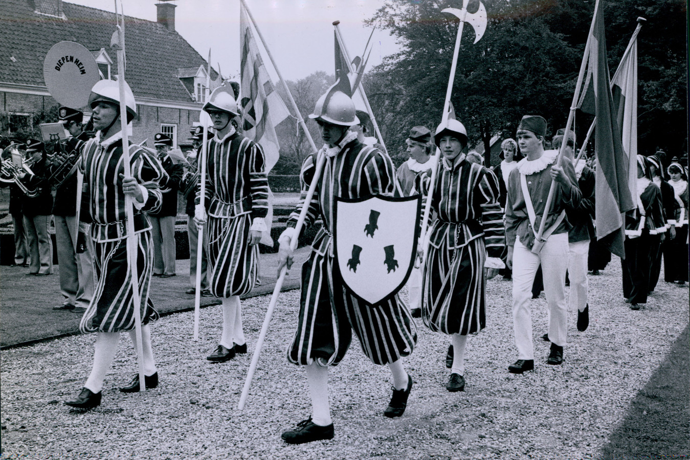 Van het verdedigen van kastelen tot naalden in je bier: Diepenheimse ...