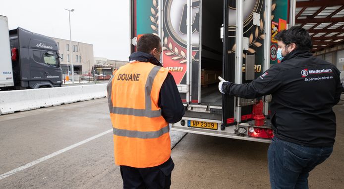Douane houdt stiptheidsactie op Brussels Airport: “We krijgen steeds ...