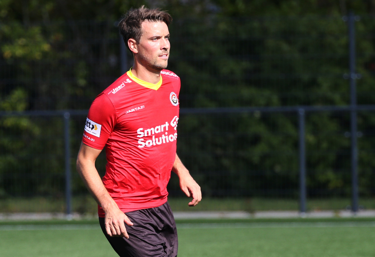 Tom Raes staat met FC Mandel United in 2022 voor de opdracht om ...