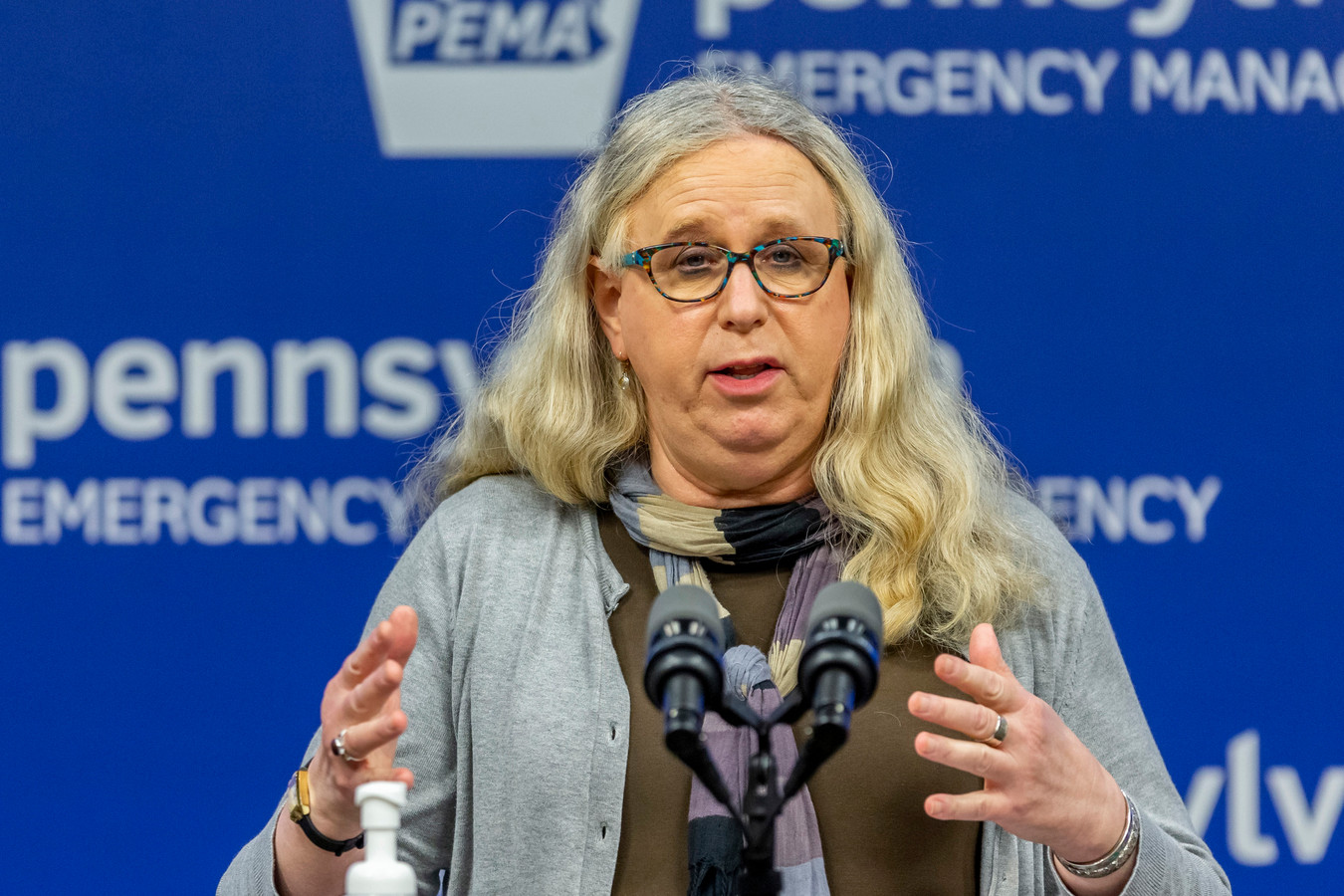 Rachel Levine wordt eerste transvrouw in Amerikaanse regering | Foto ...