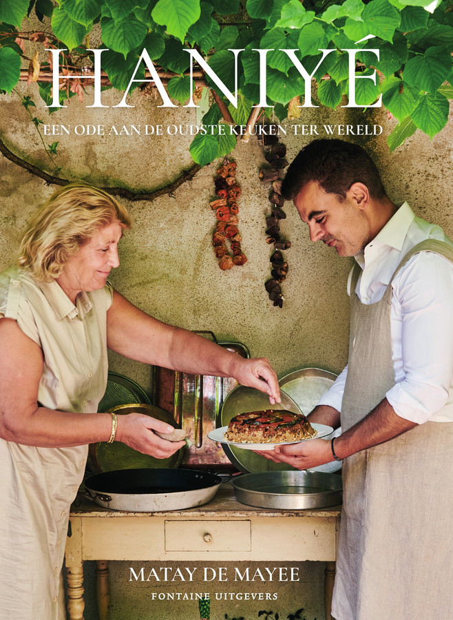 Moeder uit Hengelo kookt en zoon schrijft de recepten op: zo ontstaat ...