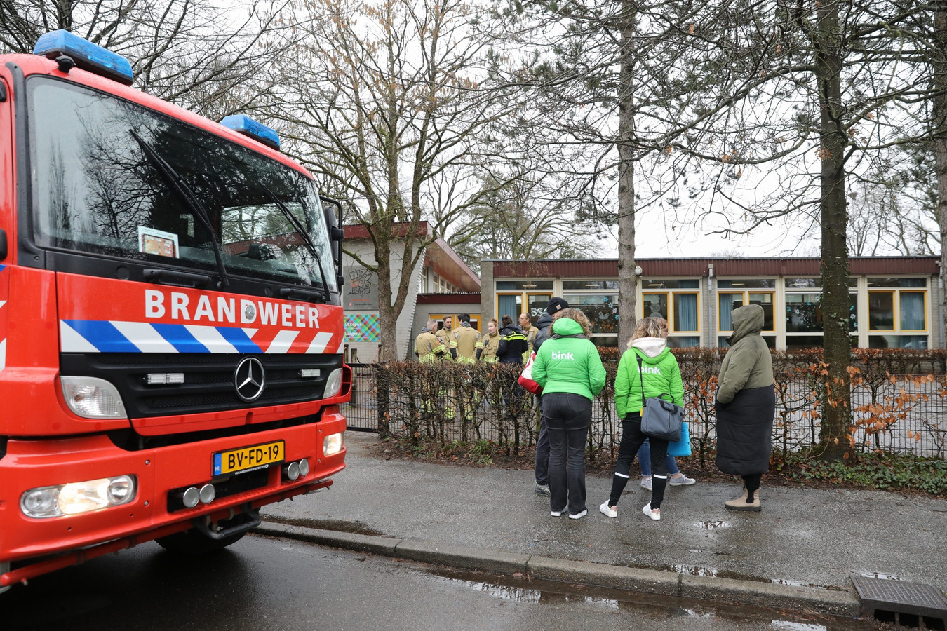 Basisschool in Soest ontruimd na ruiken vreemde lucht, alle scholieren ...