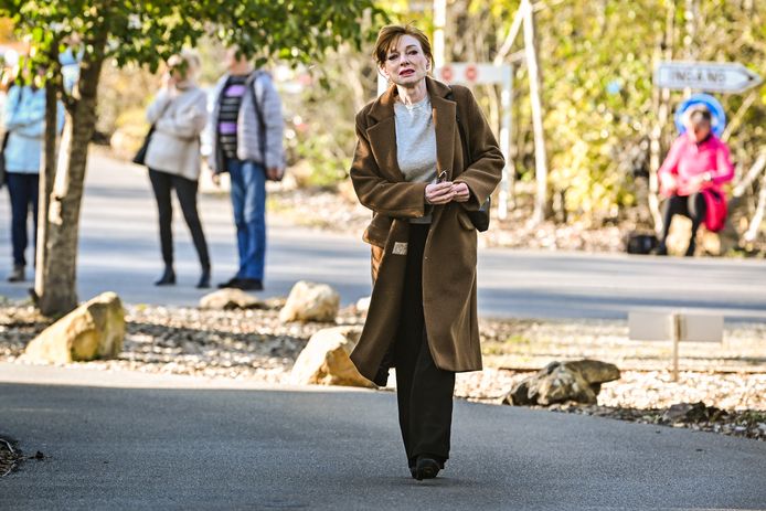 IN BEELD. Bekend Vlaanderen neemt afscheid van Nicole | Nicole van ...