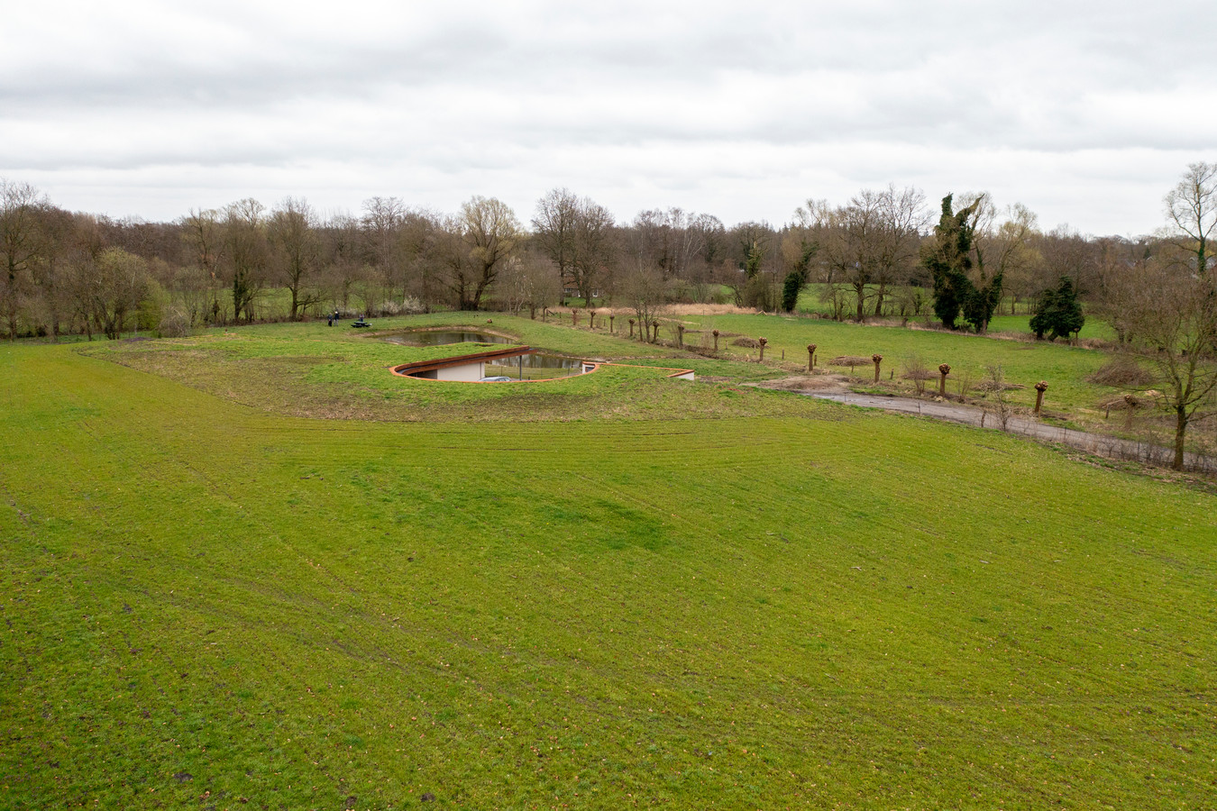 Dit bijzondere huis is nauwelijks zichtbaar: ‘De opdrachtgevers zagen ...