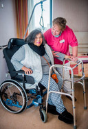 'Het is meer dan billen wassen' | Foto | AD.nl