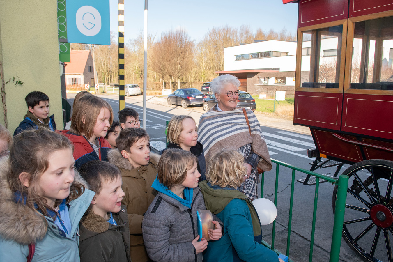 Leerlingen van GBS De Vierklaver verrassen juf Ruth met feestje en een ...