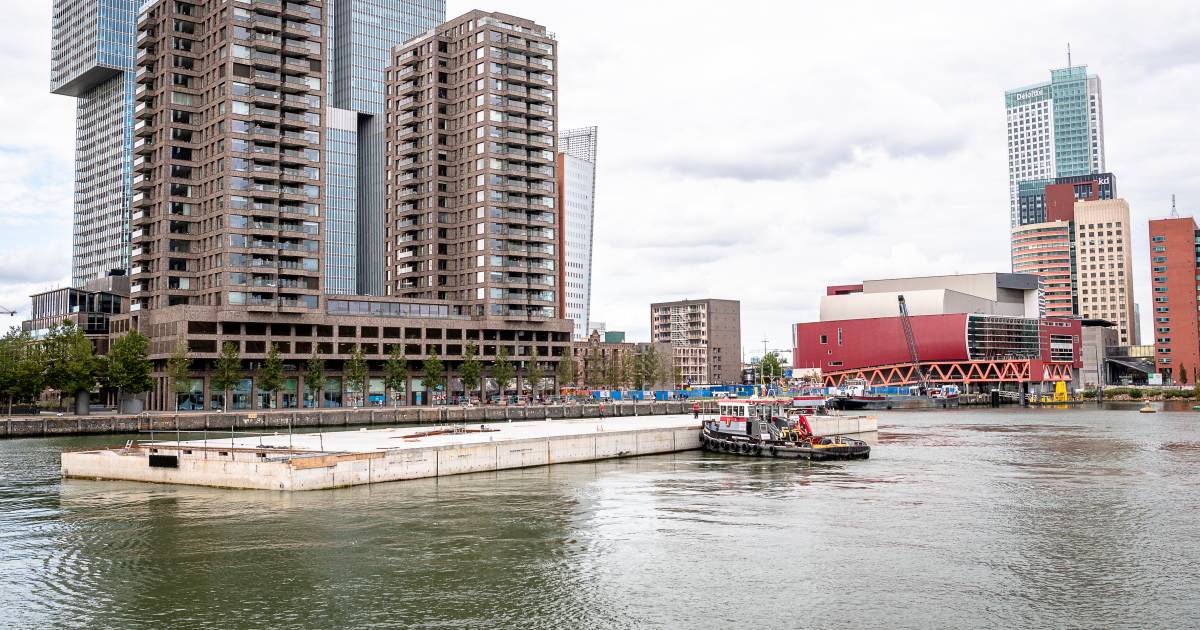 Het fundament ligt er: in de Rijnhaven komt een drijvend kantoor mét ...