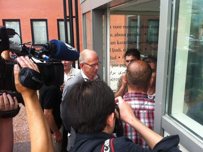 Patstelling voor deur Zwolse IND | Zwolle | destentor.nl