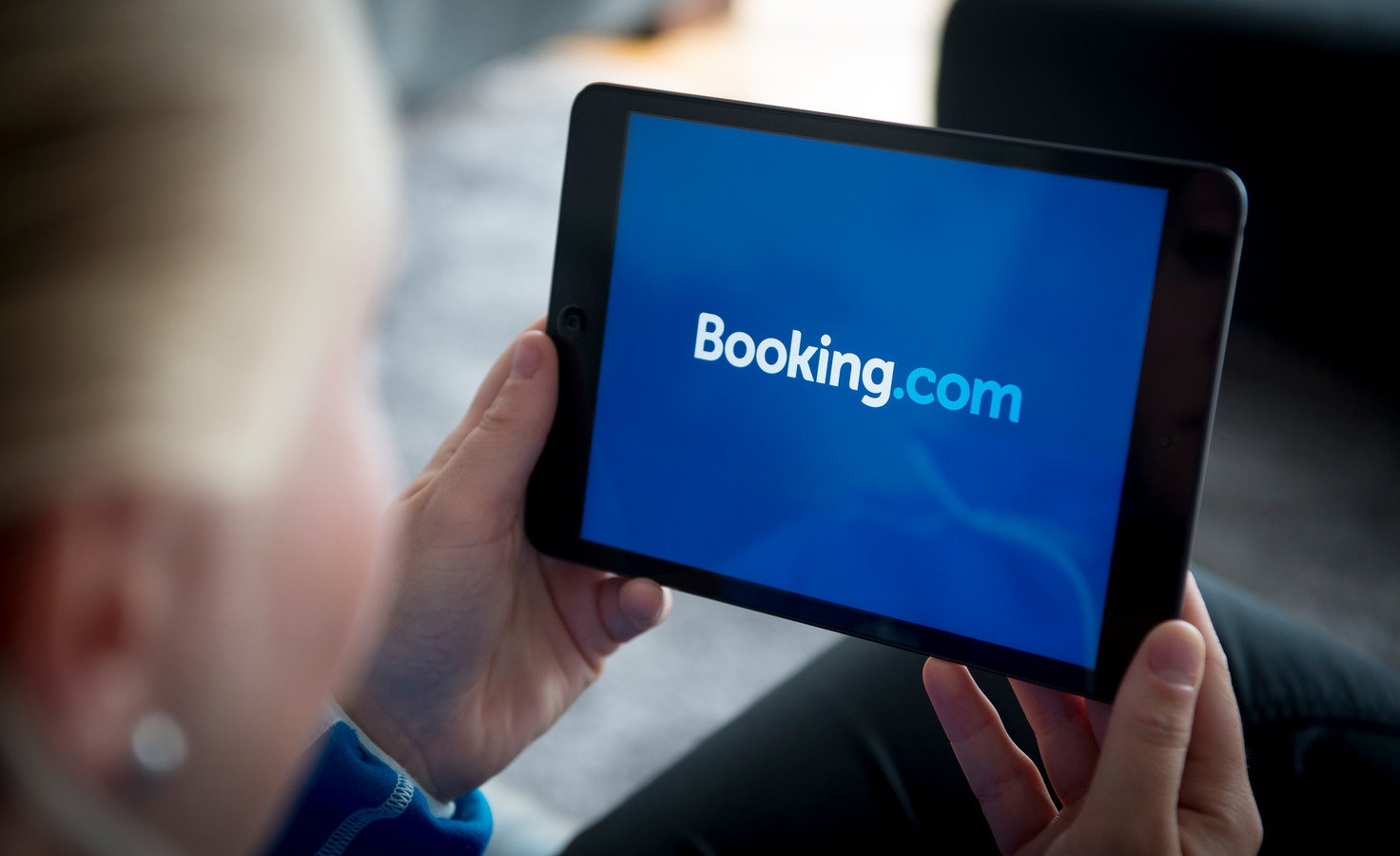 Booking.com gaat 65 miljoen aan coronasteun terugbetalen na ophef om ...