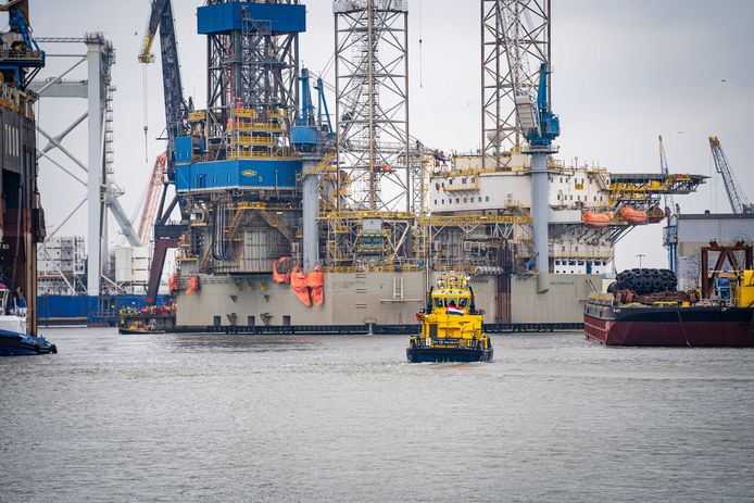 Man die van boorplatform viel al dagen onvindbaar, hoe kan dat? 'Water ...