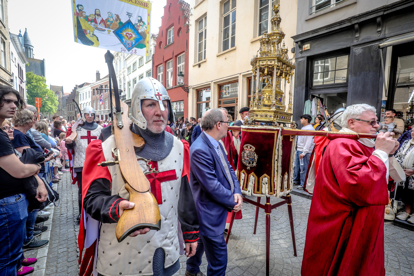 IN BEELD. Dit was de Heilig Bloedprocessie 2024 in Brugge | Foto | hln.be