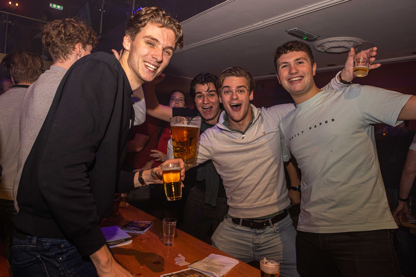 Bier, zang en verbroedering op eerste Bredase Biercantus | Foto | AD.nl