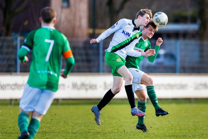 Hilvaria-middenvelder Van Teeffelen is rol als rechtsback steeds meer ...