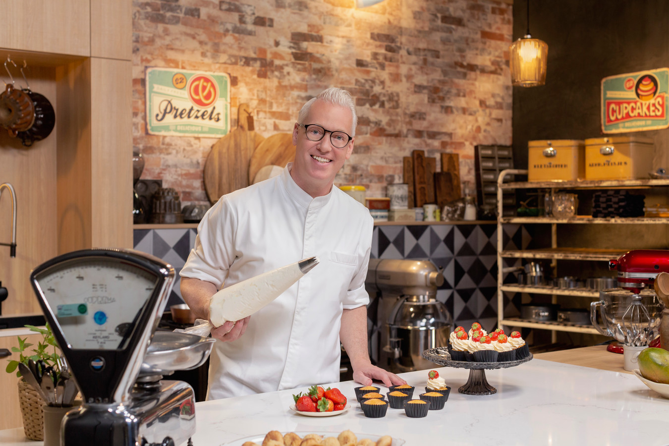 TV-kok Rudolph van Veen op zoek naar geheim van de bolus in Zierikzee ...