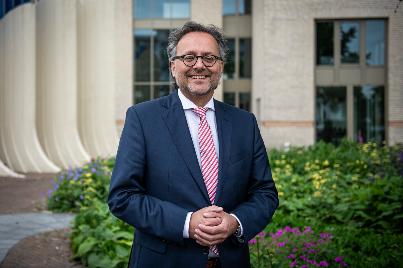 Bloemetje voor zieke buurman? 150 euro voor straten in Papendrecht die ...