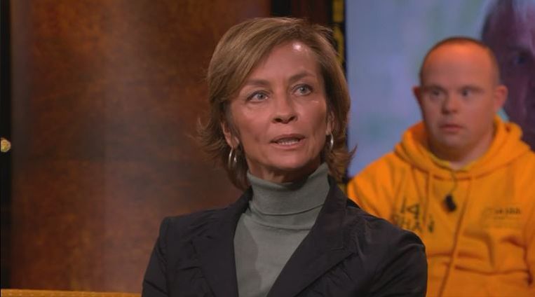 Kijkers ‘HLF8’ verbazen zich: Susila Cruijff lijkt enorm op haar vader ...