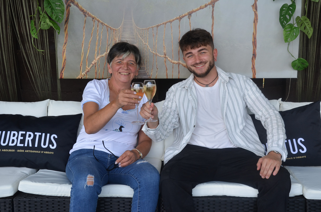 Christophe en Carmen van café 'In De Specht' openen vier weekends lang ...