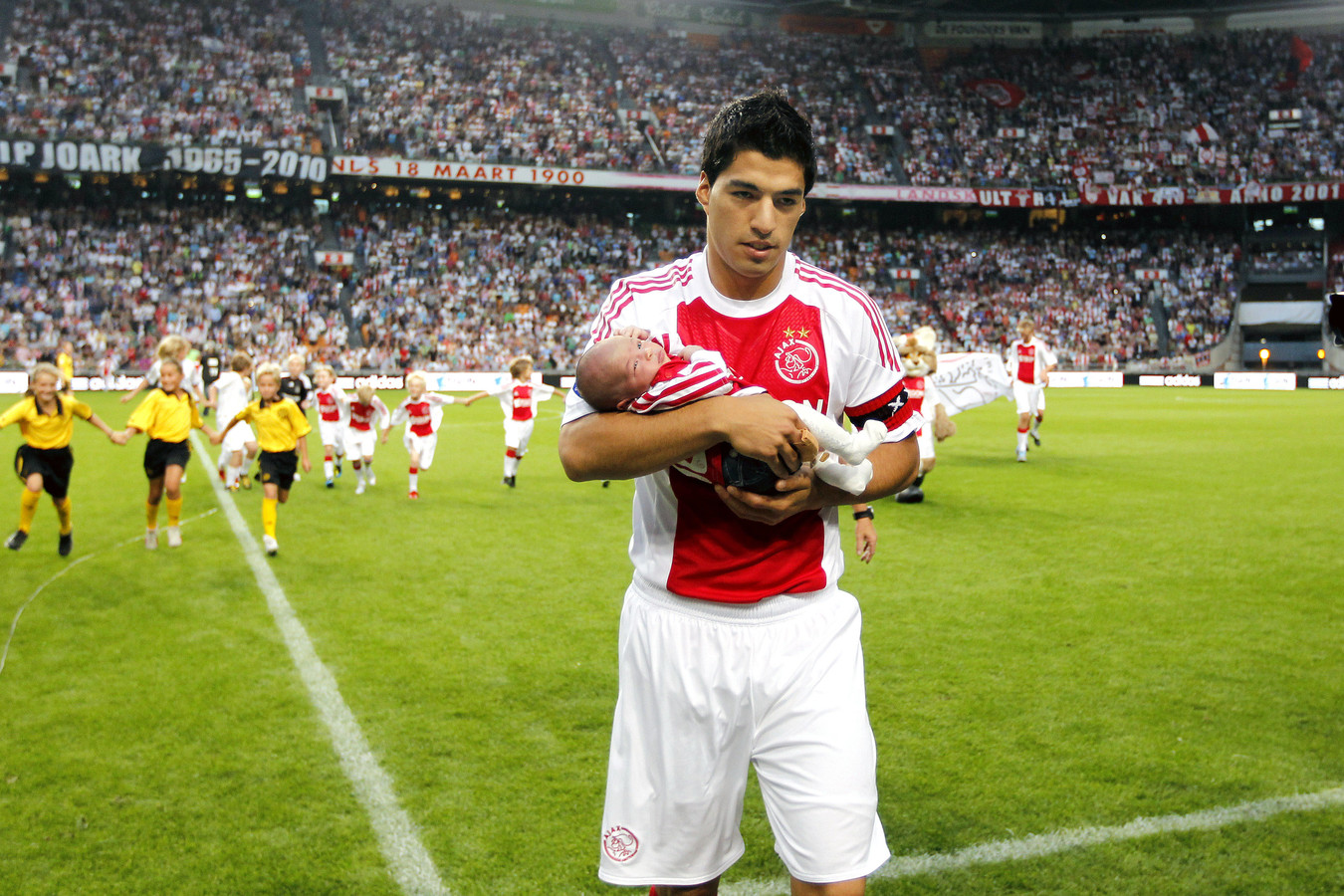 Suárez scoort altijd in eerste wedstrijd na geboorte van zijn drie ...