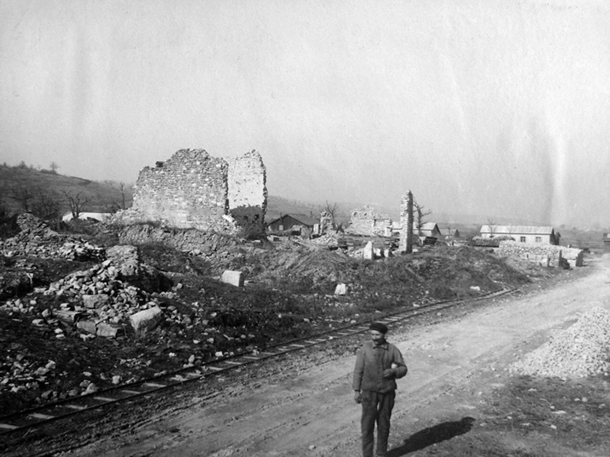 Nederlander betaalde wederopbouw Frans oorlogsdorp | Foto | AD.nl