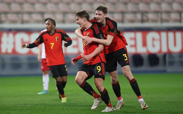 Fofana schittert, Duranville debuteert: jonge Duivels trekken met ...